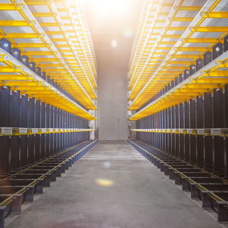 Storage of long loads