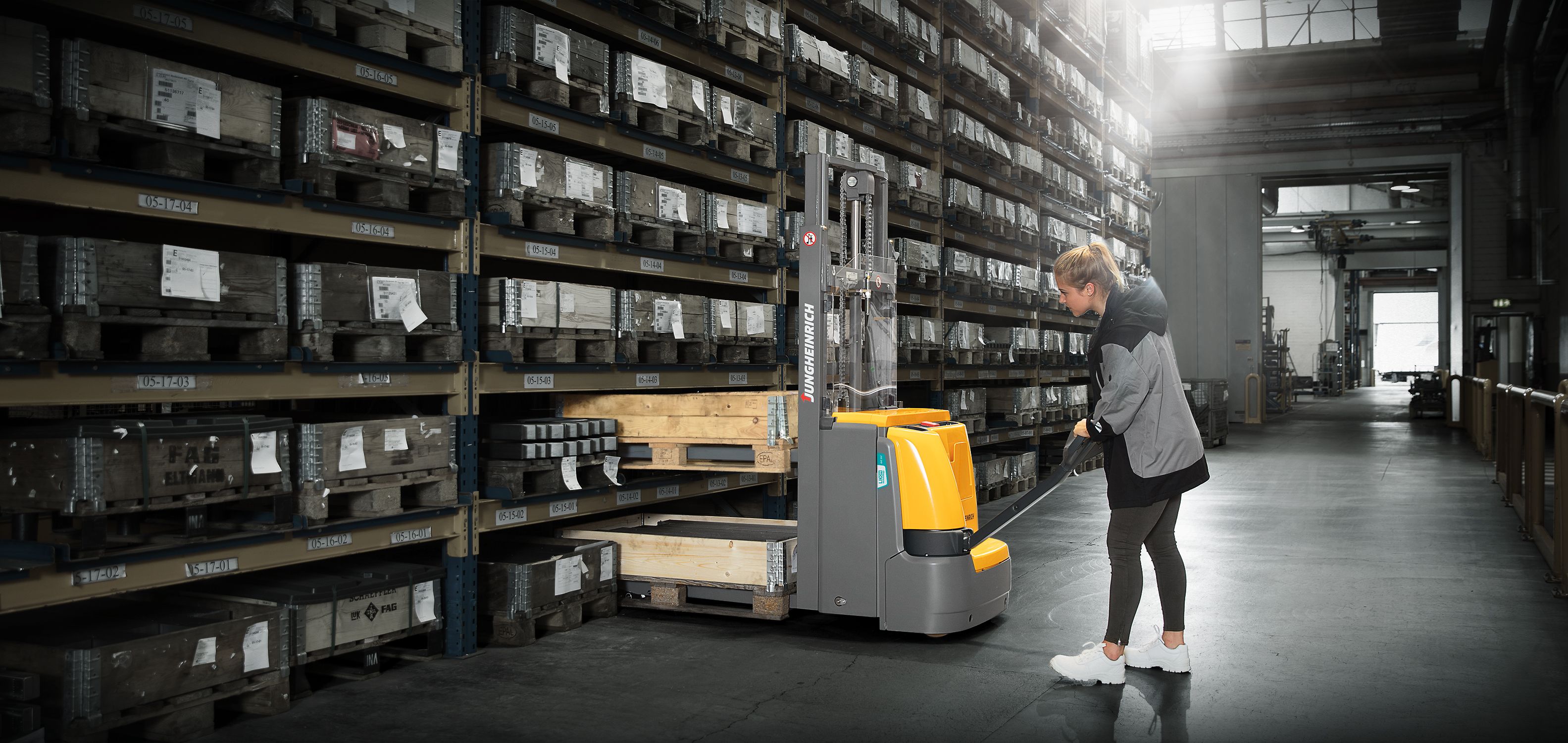 EJC / EJD electric pedestrian controlled truck