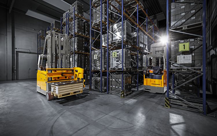 Automatic high-rack stacker