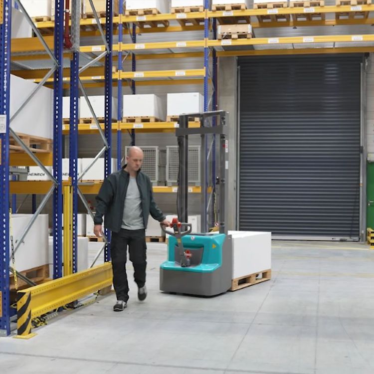 Jungheinrich PROFISHOP lanza la carretilla apiladora PSE 1.2 de la ...