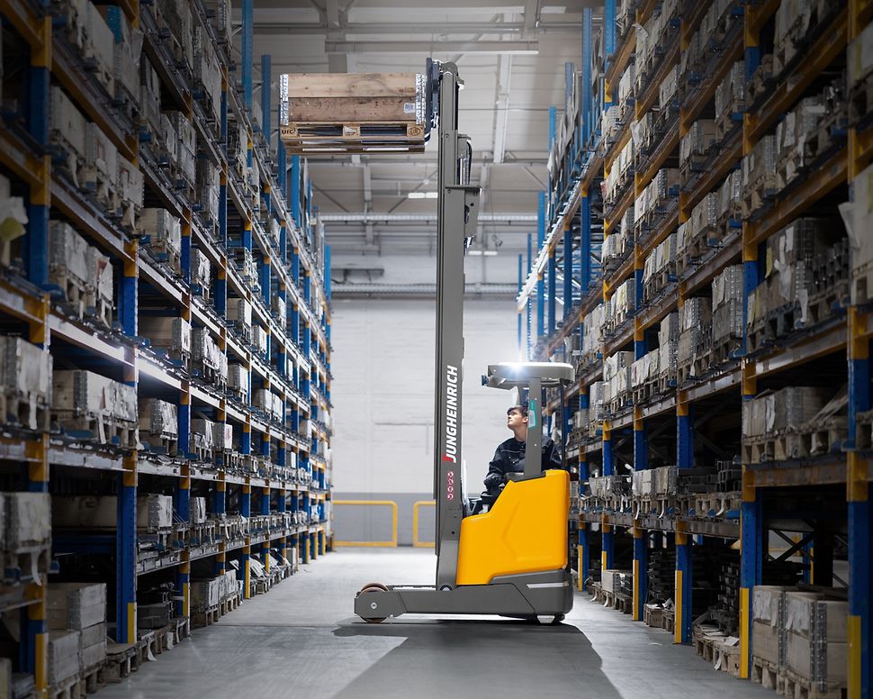Jungheinrich presents the new reach truck series ETV 2i