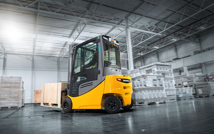 What is a forklift? What types of businesses are they suitable for?