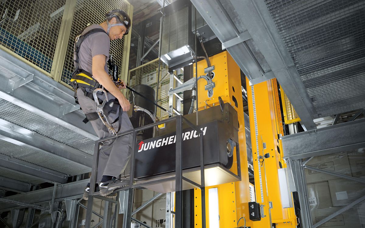 Refresher PSAgA Steigen und Retten im Hochregallager