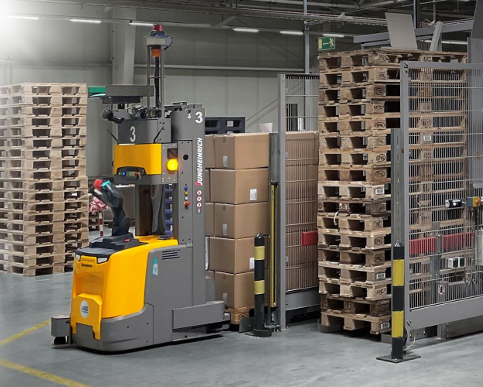 Fahrerlose Transportsysteme bei Gundlach | Jungheinrich