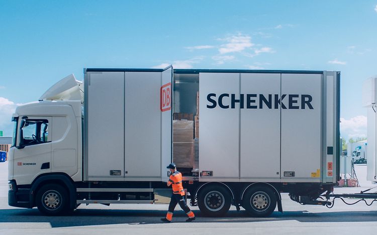 DB Schenker luottaa automaatioon | Jungheinrich automaattitrukit