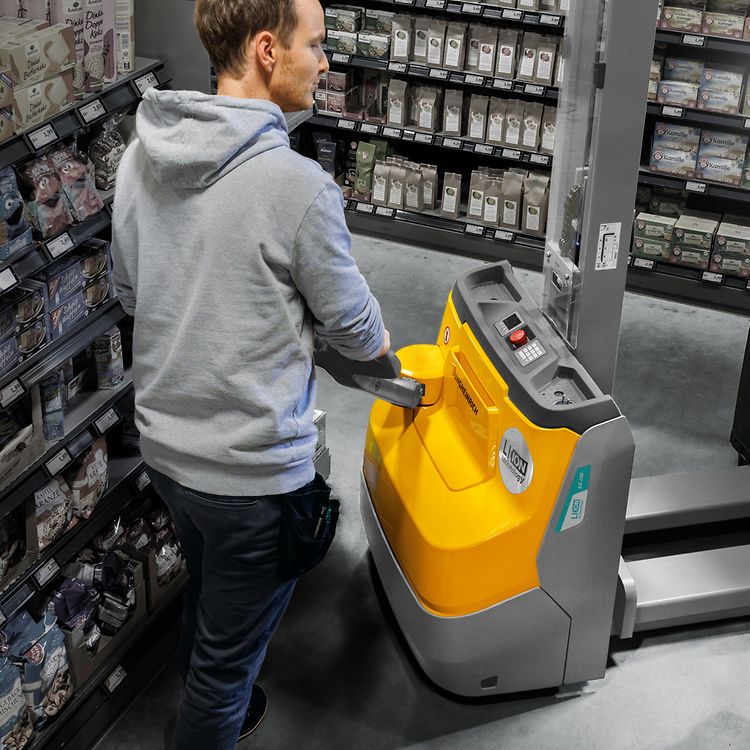 Compact and Powerful Jungheinrich Pallet Stackers