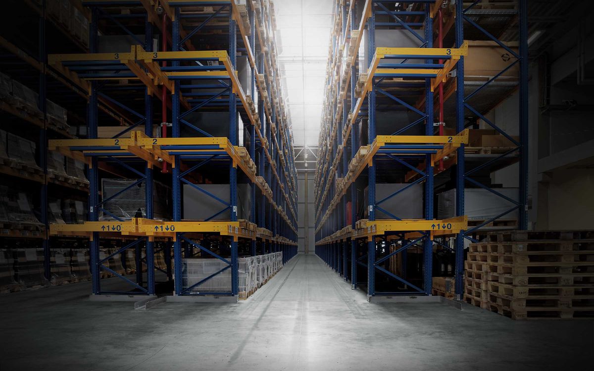 Multi-bay racking narrow aisle (VNA) Jungheinrich