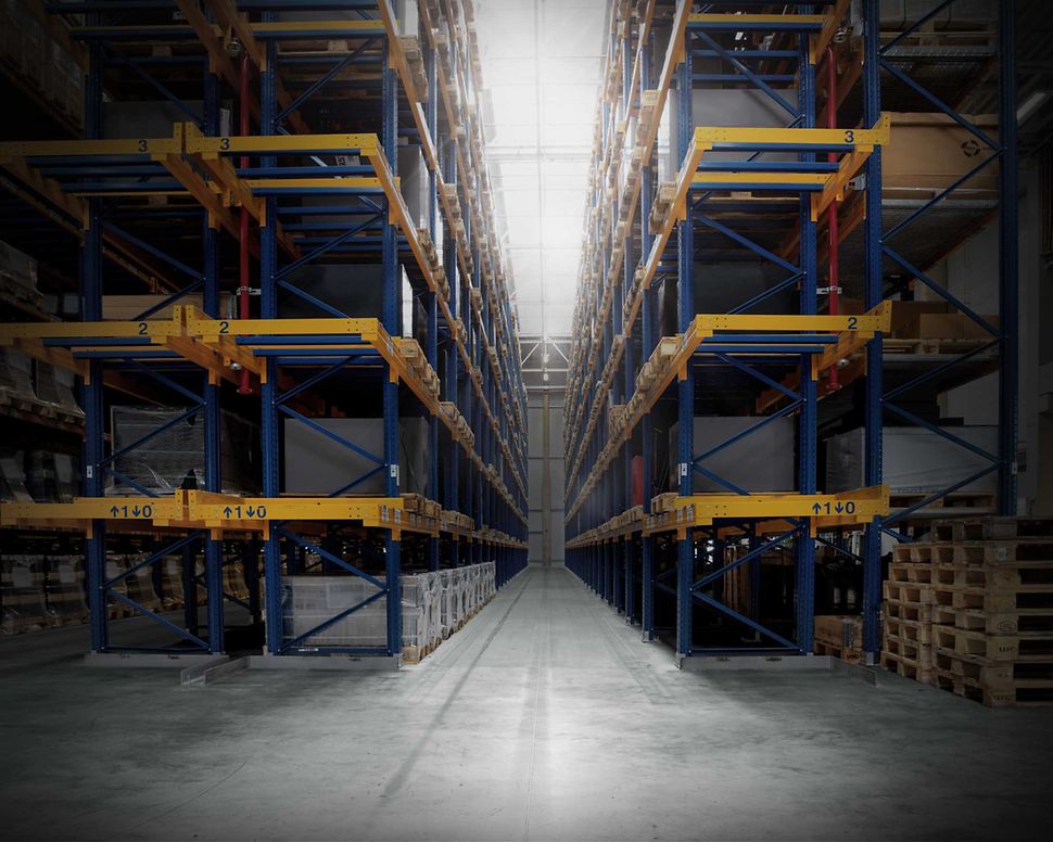 Multi-bay racking narrow aisle (VNA) Jungheinrich