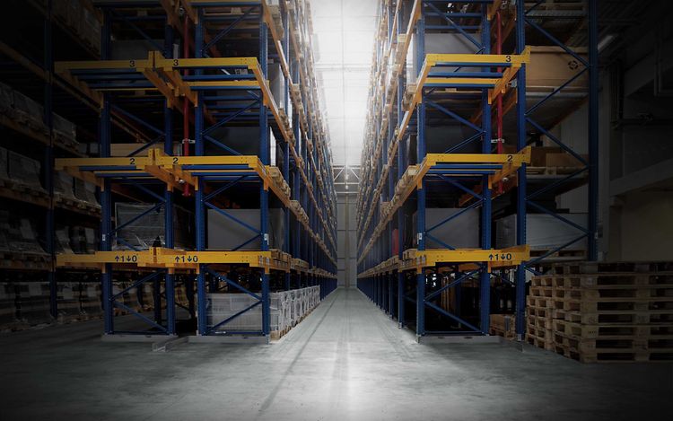 แร็ควางของ (Pallet Racking) คลังสินค้าในโรงงานอุตสาหกรรม