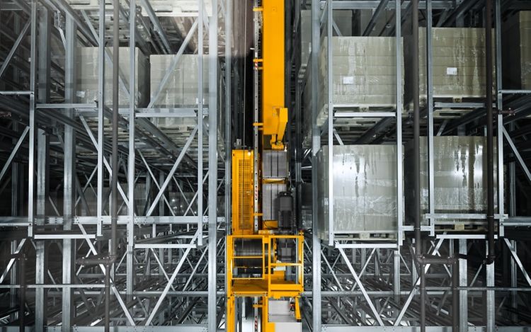 Single and double-depth stacker cranes | Jungheinrich