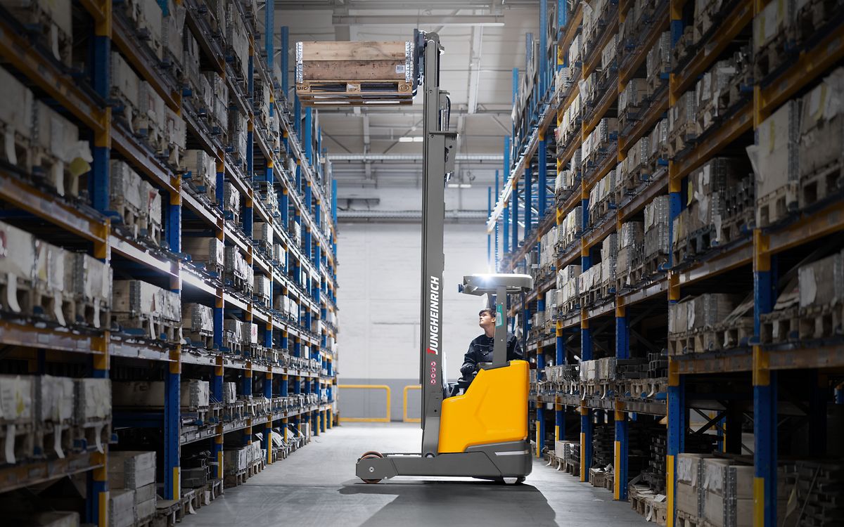 Jungheinrich startet Produktion der neuen Schubmaststaplerbaureihe ETV ...