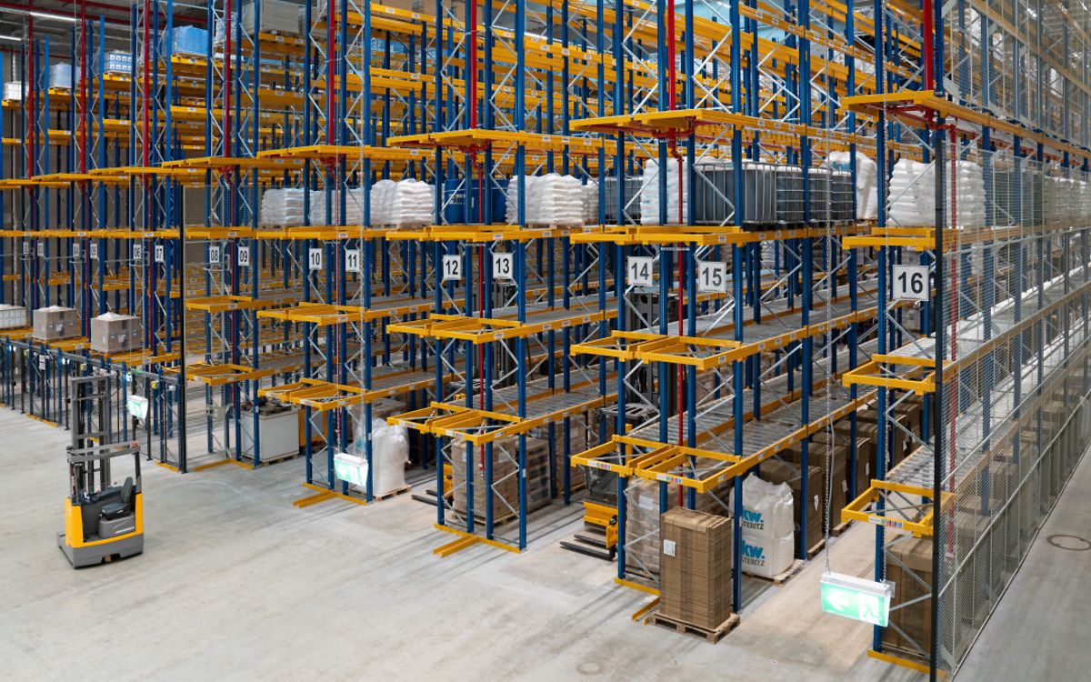 How to design the efficient warehouse?