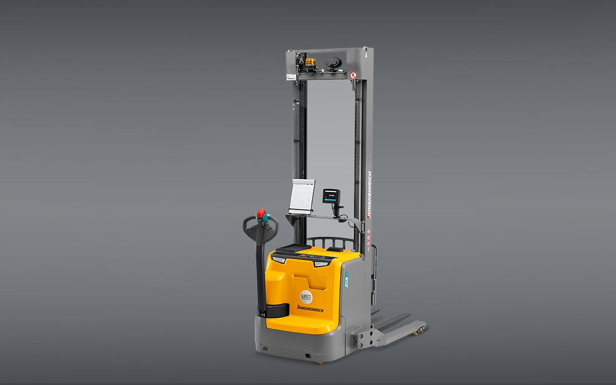 Elektrische breedspoor stapelaar EJC 2b | Jungheinrich