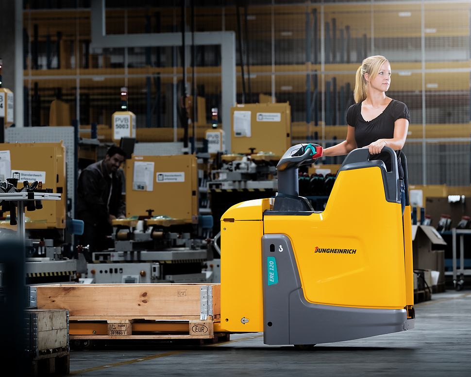 Elektrische transpalletten met platform | Jungheinrich