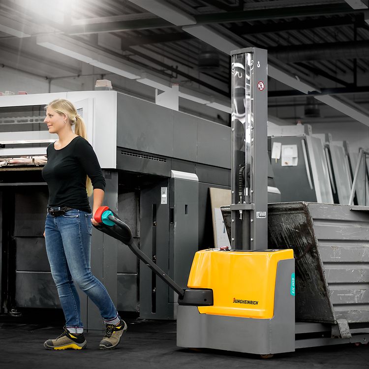 Stacker elétrico EJC M/EMC