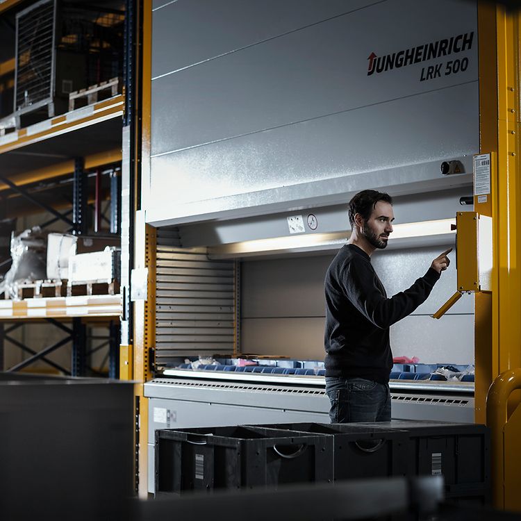 Raft cu mecanism de ridicare