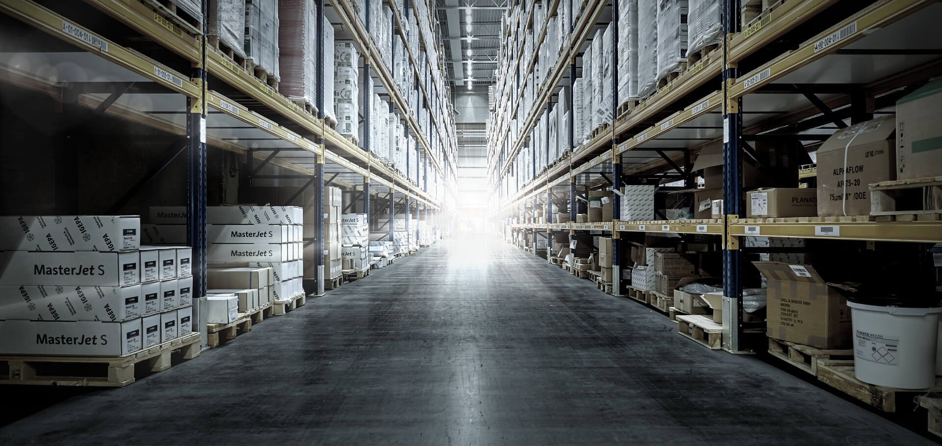 Multi-bay racking broad aisle