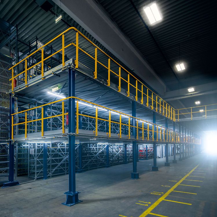 Steel construction platform