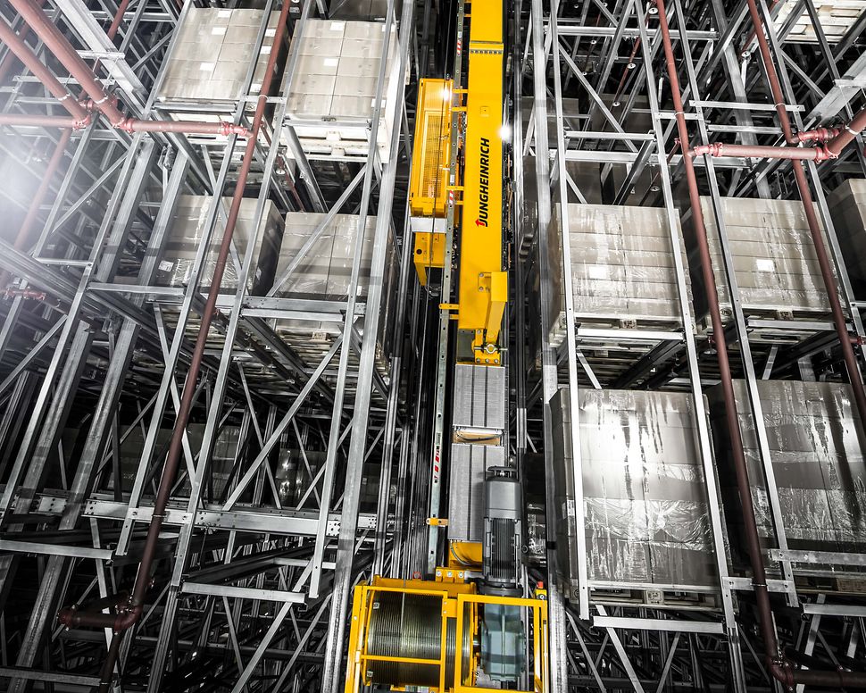Single and double-depth stacker cranes | Jungheinrich