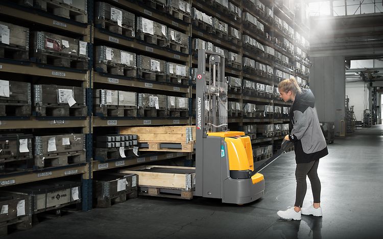 Electric pallet stackers | Jungheinrich