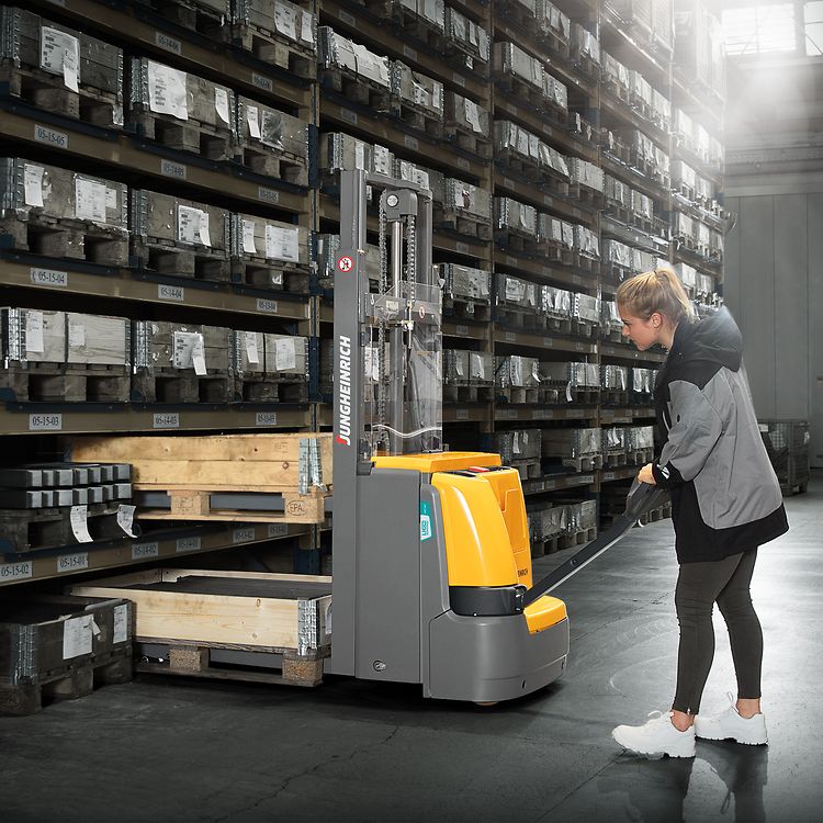 EJC / EJD electric pedestrian controlled truck