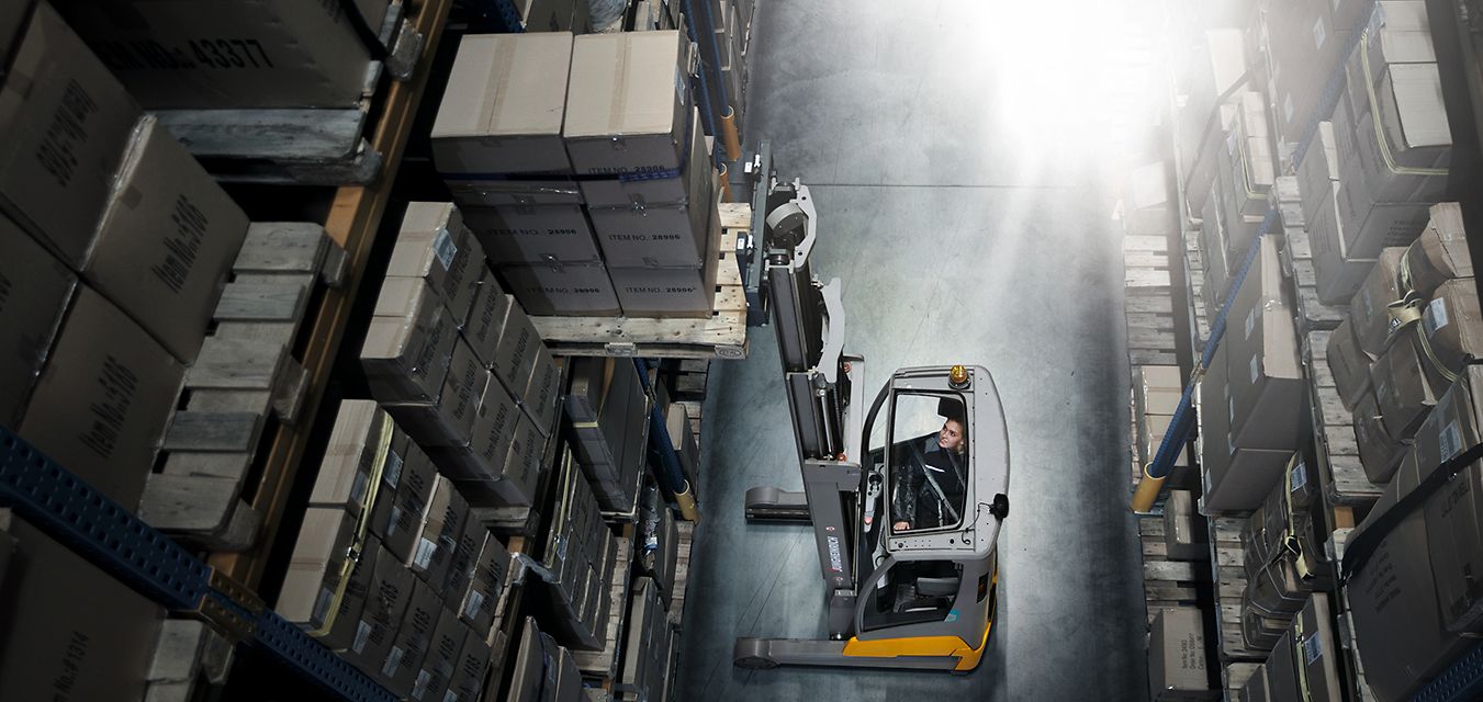 Reach trucks | Jungheinrich