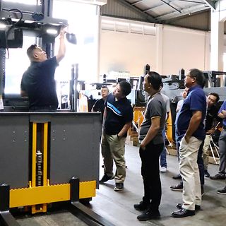 Jungheinrich unveils the new high-performing order picker and forklift ...