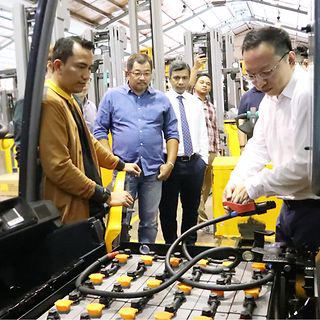 Jungheinrich unveils the new high-performing order picker and forklift ...