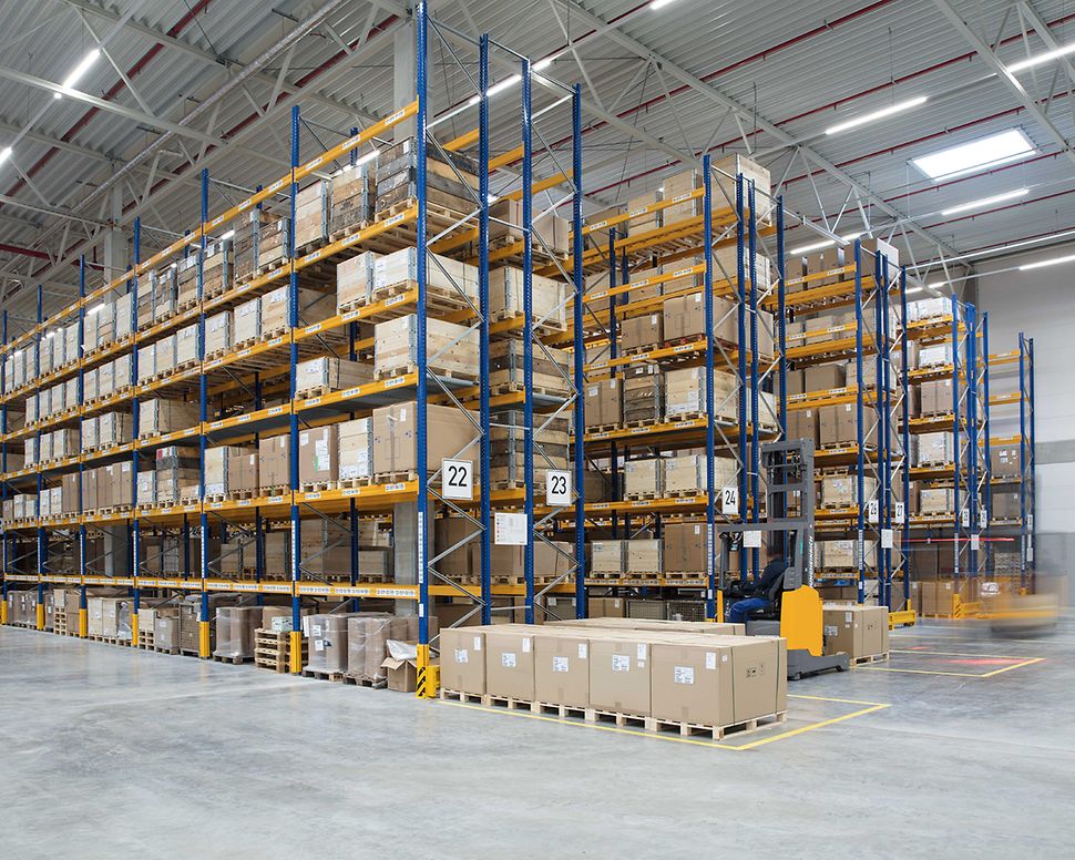 New distribution center with tailor-made storage system