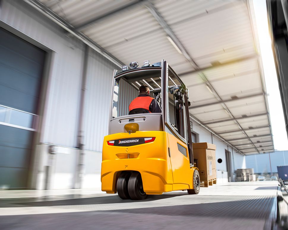 Online grocery shopping handled with professional offline logistics