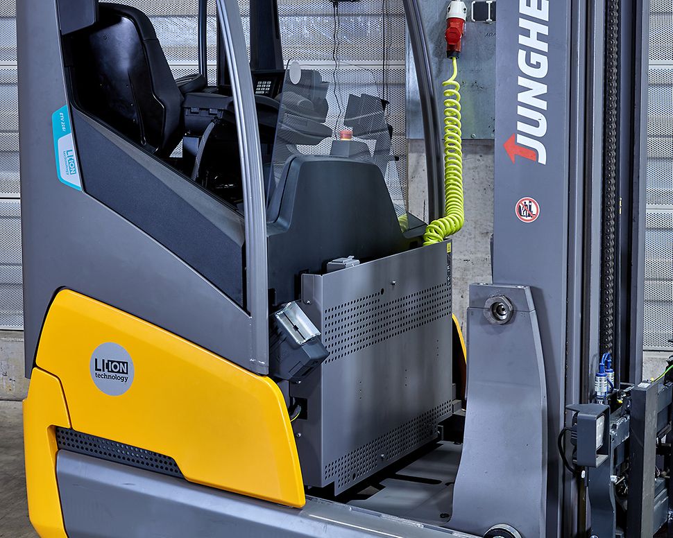 n-board charger for the ETV 216i | Jungheinrich South Africa