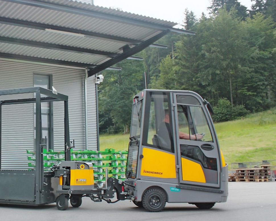 First-class solutions for tugger trains