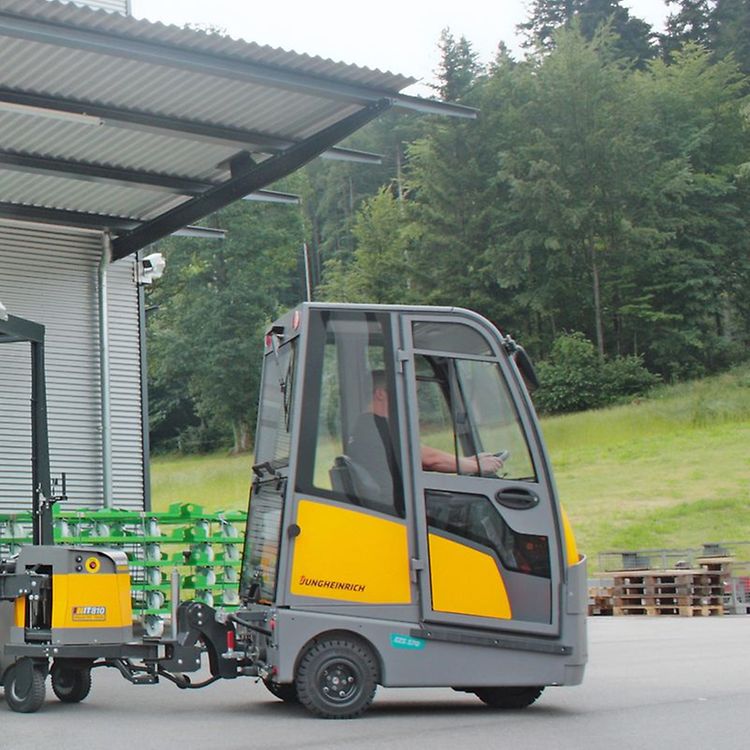 First-class solutions for tugger trains