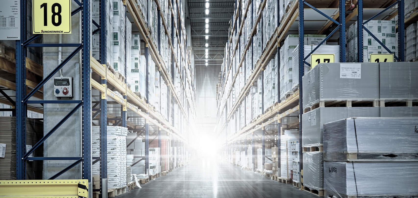 Maximum productivity in the narrow aisle warehouse with the EKX 516k.